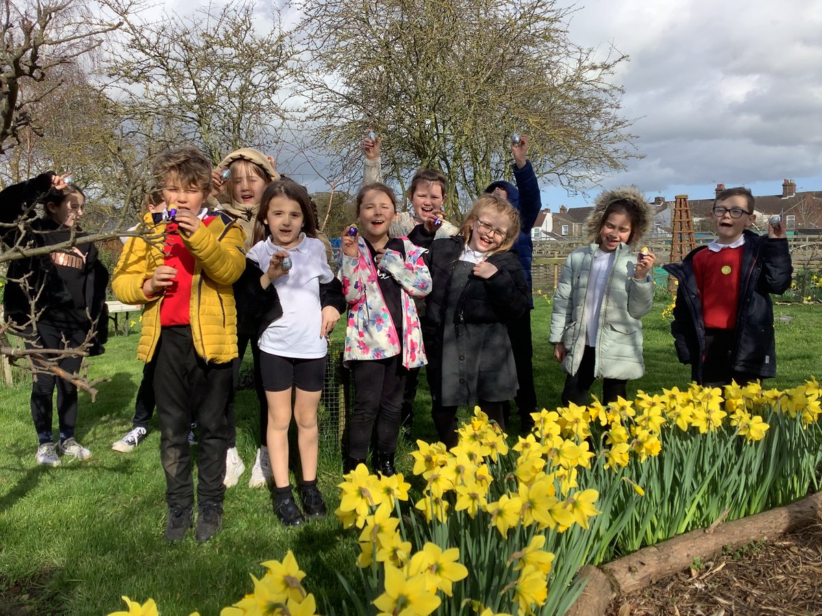 Poplars Primary School on Twitter: "Yesterday the Eco Club team spent time at our allotment ...