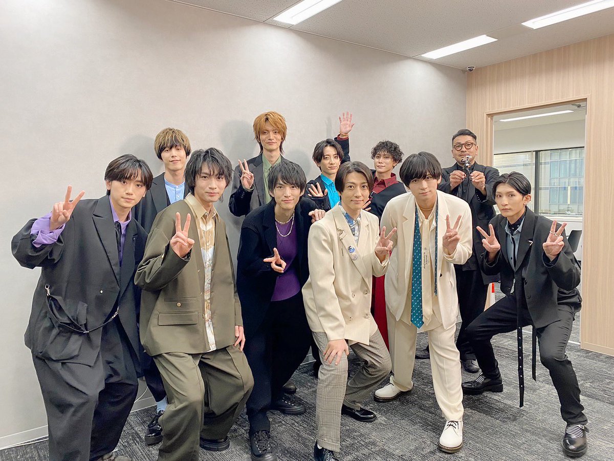 荒牧慶彦 On Twitter 『映画 刀剣乱舞 黎明 』 公開初日舞台挨拶、無事終わりました! ご来場くださった方、そして全国234館同時中継の映画館のみなさま ありがとうございました