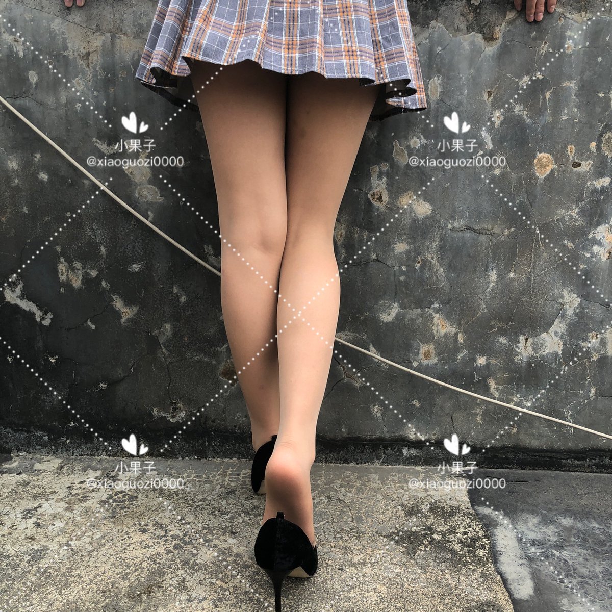 小果子 On Twitter 《天台上的小学妹》 丝袜配运动鞋真的是骚味儿到家了 运动鞋丝袜 肉丝 丝袜无内 足交