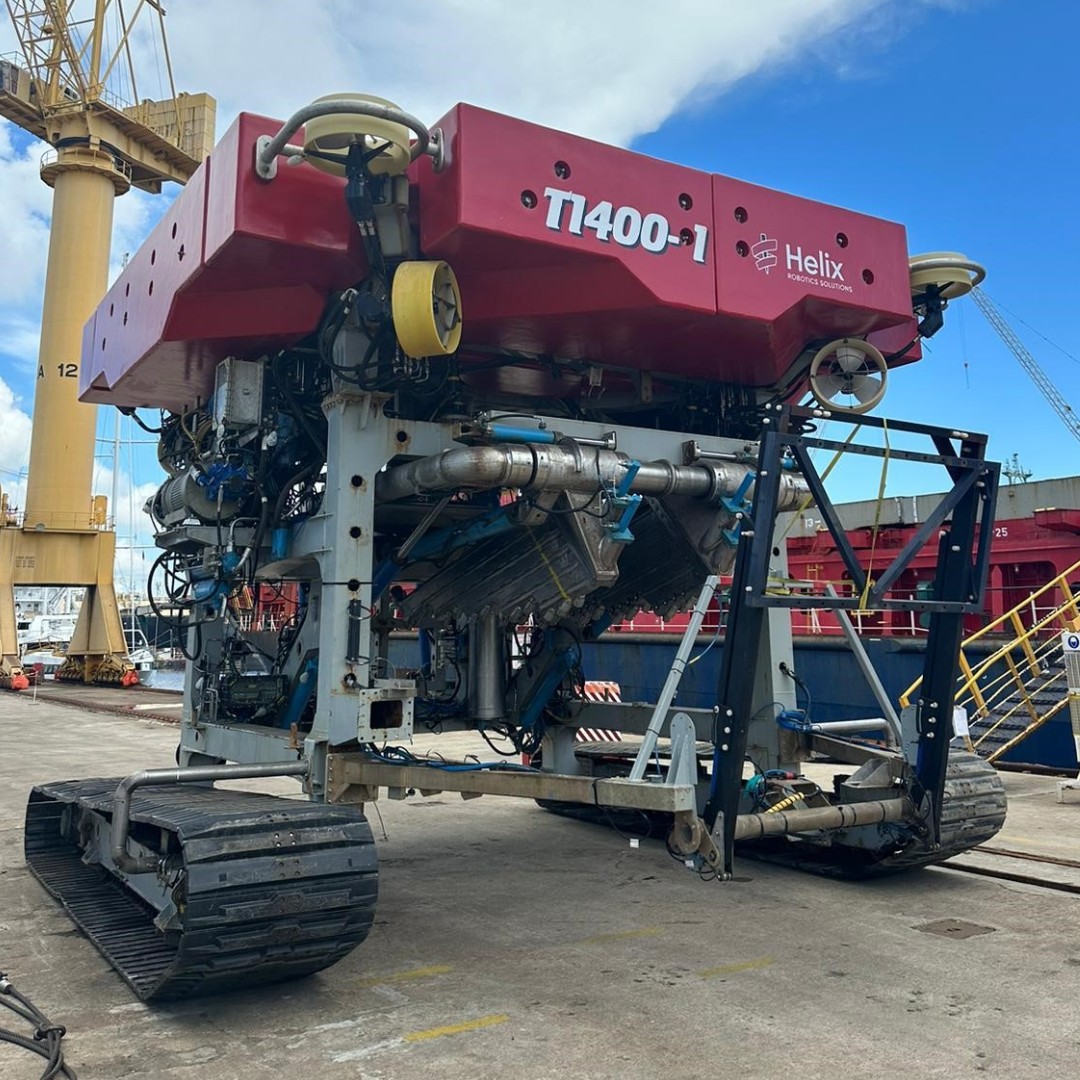 Helix Energy Solutions on Twitter: "Helix's T1400 trencher is quayside in Singapore to be ...