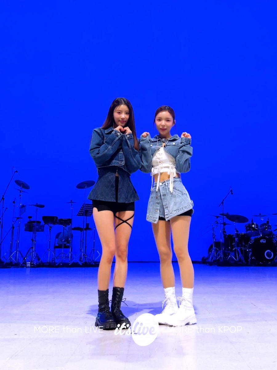 주주시크릿의 잇츠라이브 현장 포토!📸 JUJU SECRET의 ‘밤이 무서워요 (Lonely Night)' 무대를 유튜브 it's ...