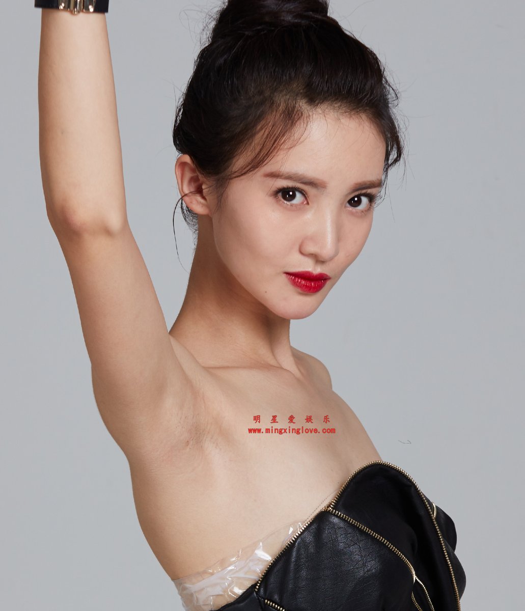 mingxinglove on Twitter: "#金晨 拍摄某写真花絮照片，大尺度露胸露背裙，大长腿光脚高跟造型，放大可看清肌肤纹理，高清8K分辨率原图无修 #生图 #明星生图 下载 照相 ...