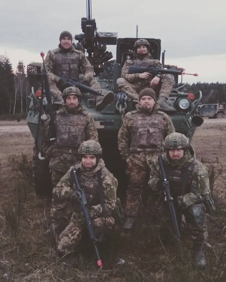 Steven Thomas on Twitter: "🇺🇦🇺🇸Paratroopers of Ukrainian 82nd Air Assault Brigade, equipped with ...