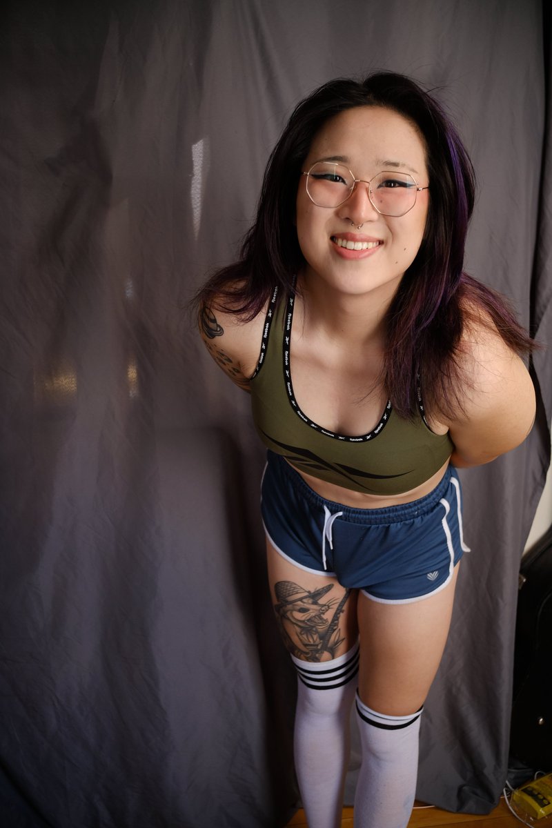 𝕲𝖍𝖔𝖘𝖙 𝕻𝖆𝖗𝖐 ($10 OF) on Twitter: "I wonder what's poking out 🤔🤔🤔"