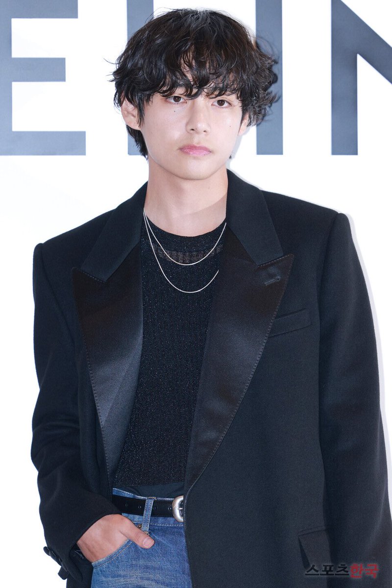 The Seoul Story on Twitter: "📸 BTS V at CELINE’s pop-up store last Thursday 💜 @bts_bighit @BTS_twt"