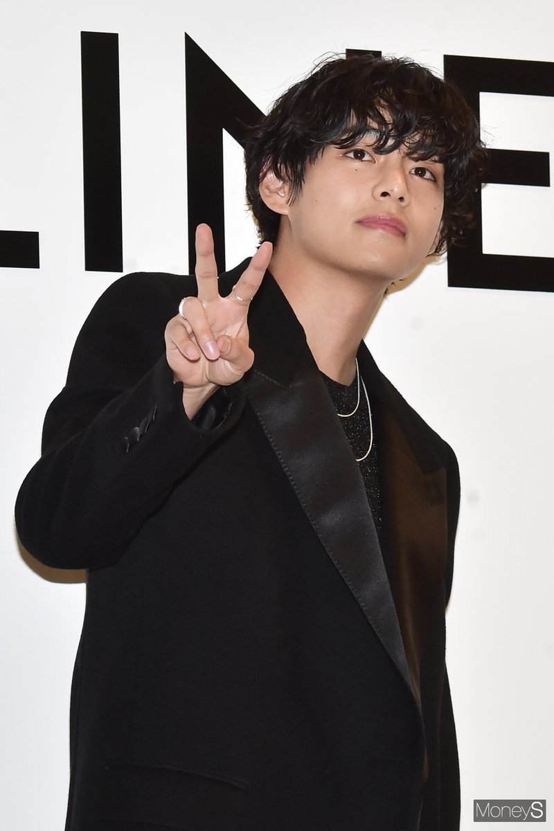 The Seoul Story on Twitter: "📸 BTS V at CELINE’s pop-up store last Thursday 💜 @bts_bighit @BTS_twt"
