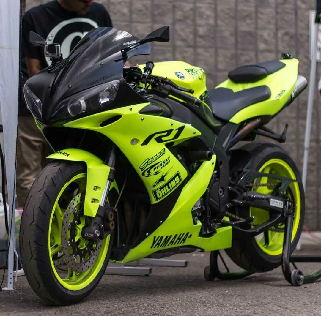 Yamaha R1 Green