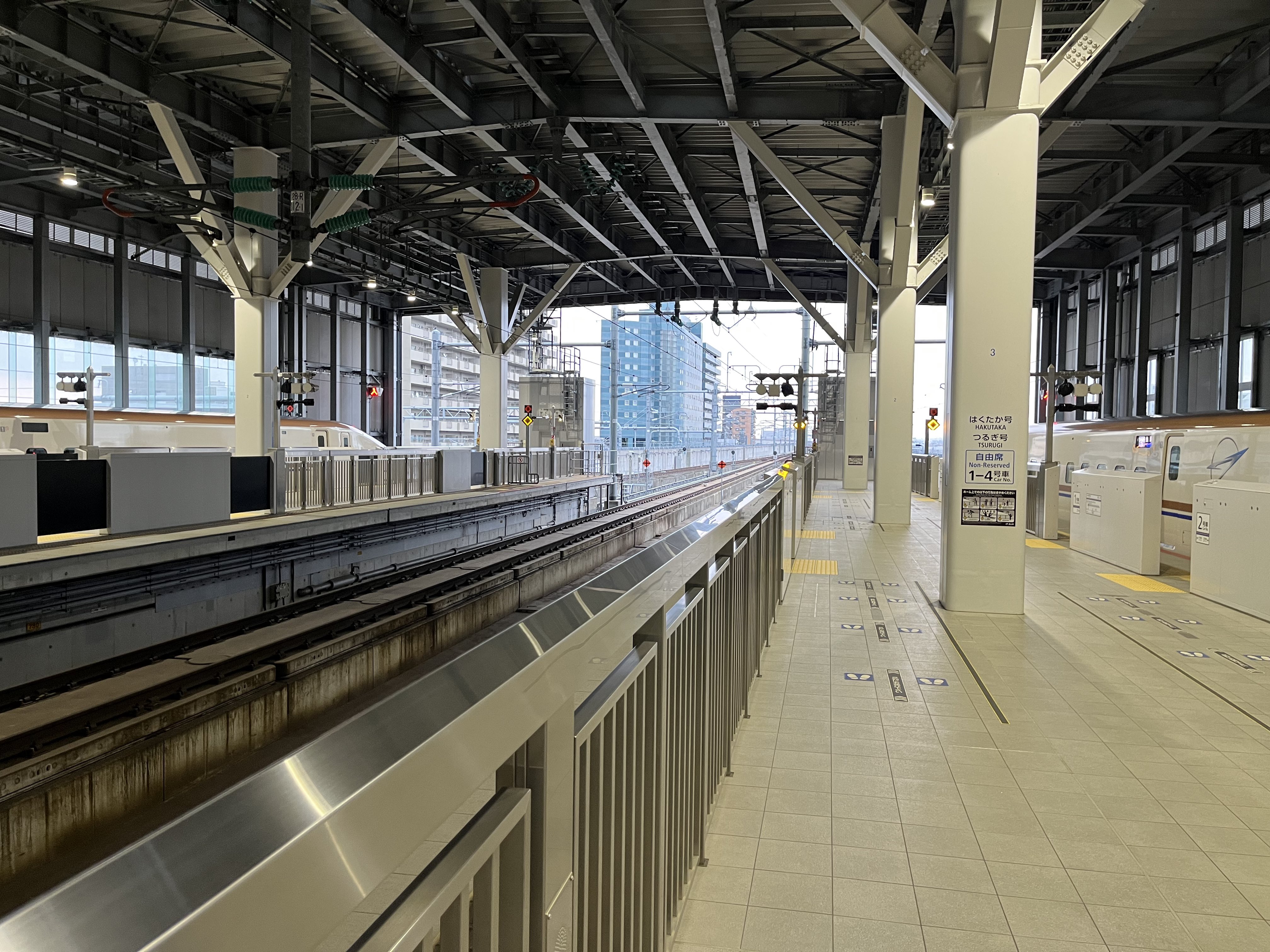 んぜんぴん On Twitter パンタも降ろして、富山駅11番のりばで夜を明かしたw7系w5編成