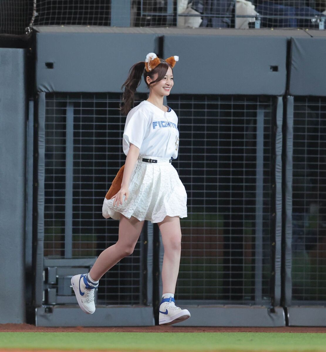 スポーツ報知 プロ野球取材班 On Twitter 【 日本ハム 】乃木坂46・金川紗耶が「きつねダンス」披露 新球場・エスコン初登場で盛り上げる Hochinews