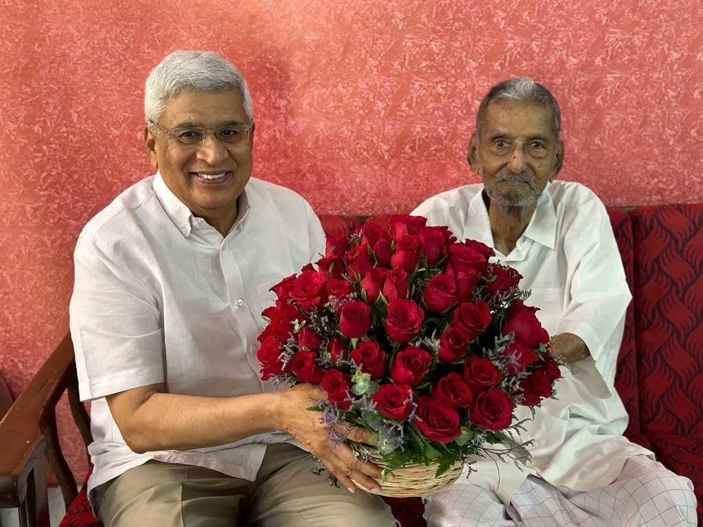 CPI (M) on Twitter: "PBM comrade Prakash Karat accompanied by comrade G. Ramakrishnan, PBM and N ...