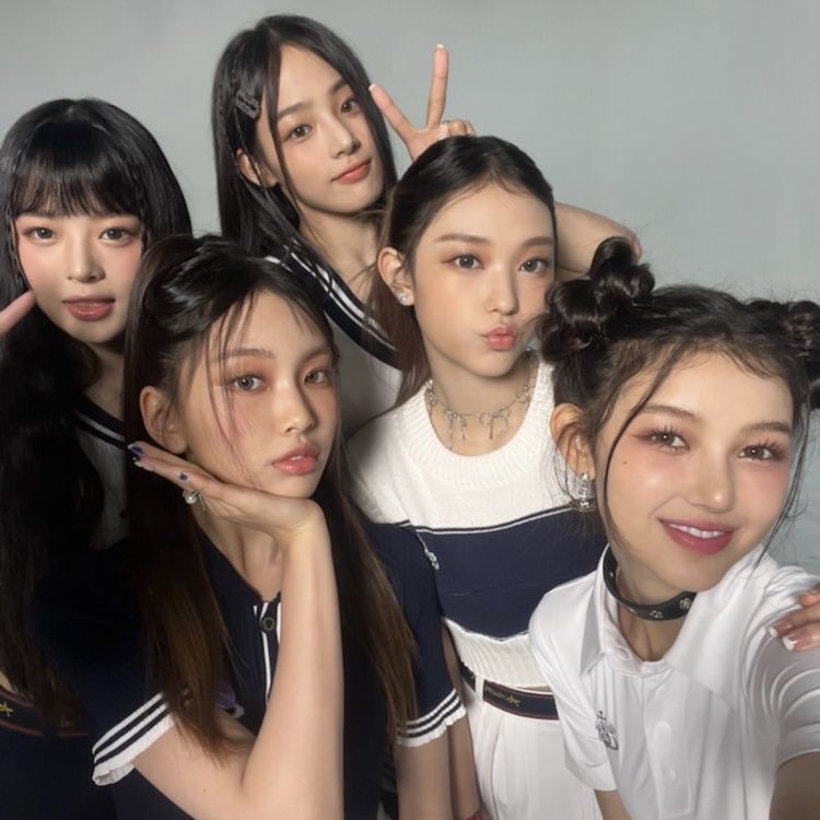 Pannkpop On Twitter Netizens Discuss Who Is The Identity Member Of
