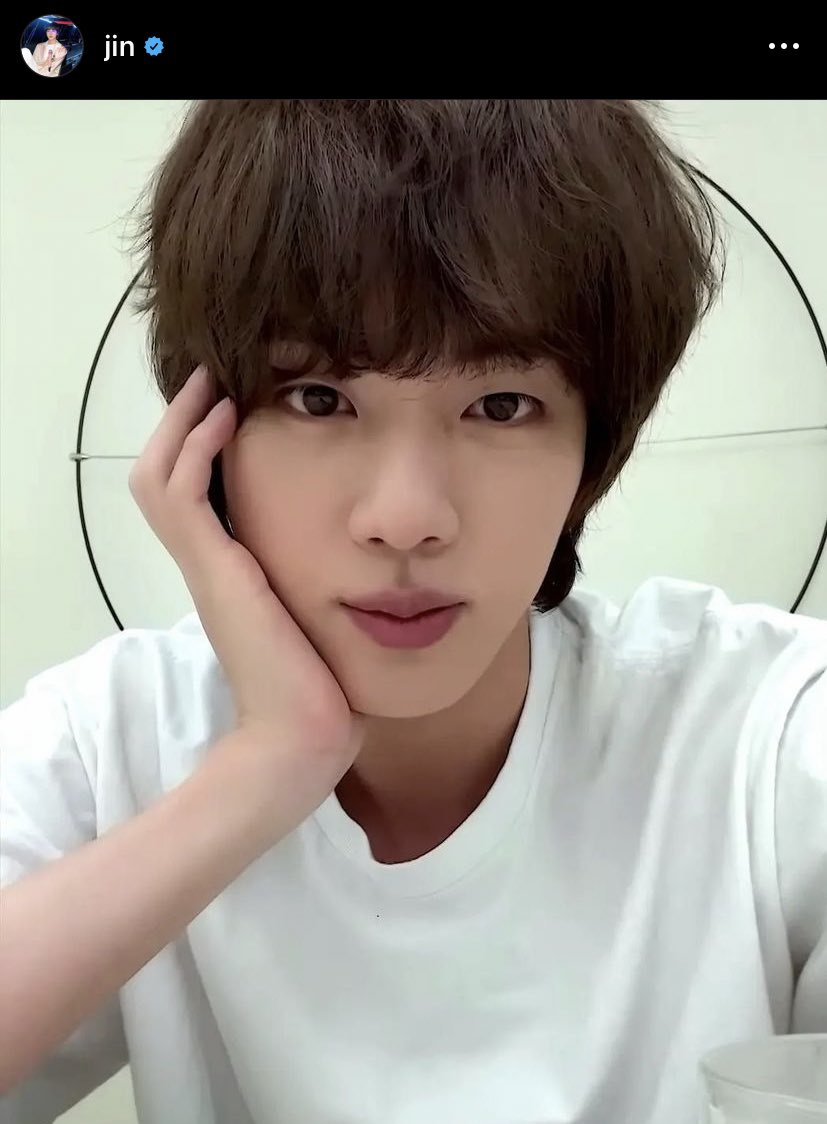 o jin postou foto no ig aaaa 🥺💜 th⁷ 🅴 𐤀 @smgkthv