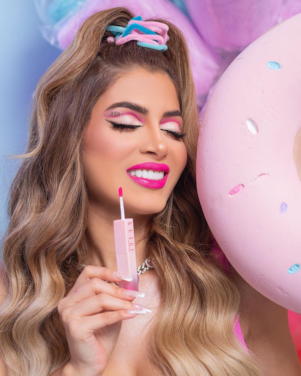Nuestro Diario on Twitter: "💋 EL TOQUE DULCE DE KIM FLORES 🍬 La modelo y empresaria guatemalteca ...