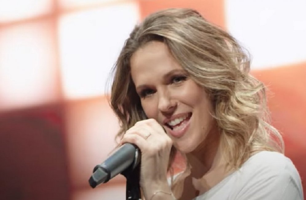 De retour en studio, Lorie confirme qu’elle va faire son retour musical avec de nouvelles ...