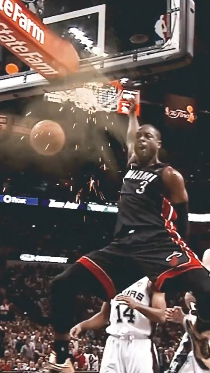 Dwyane Wade Dunking Wallpaper