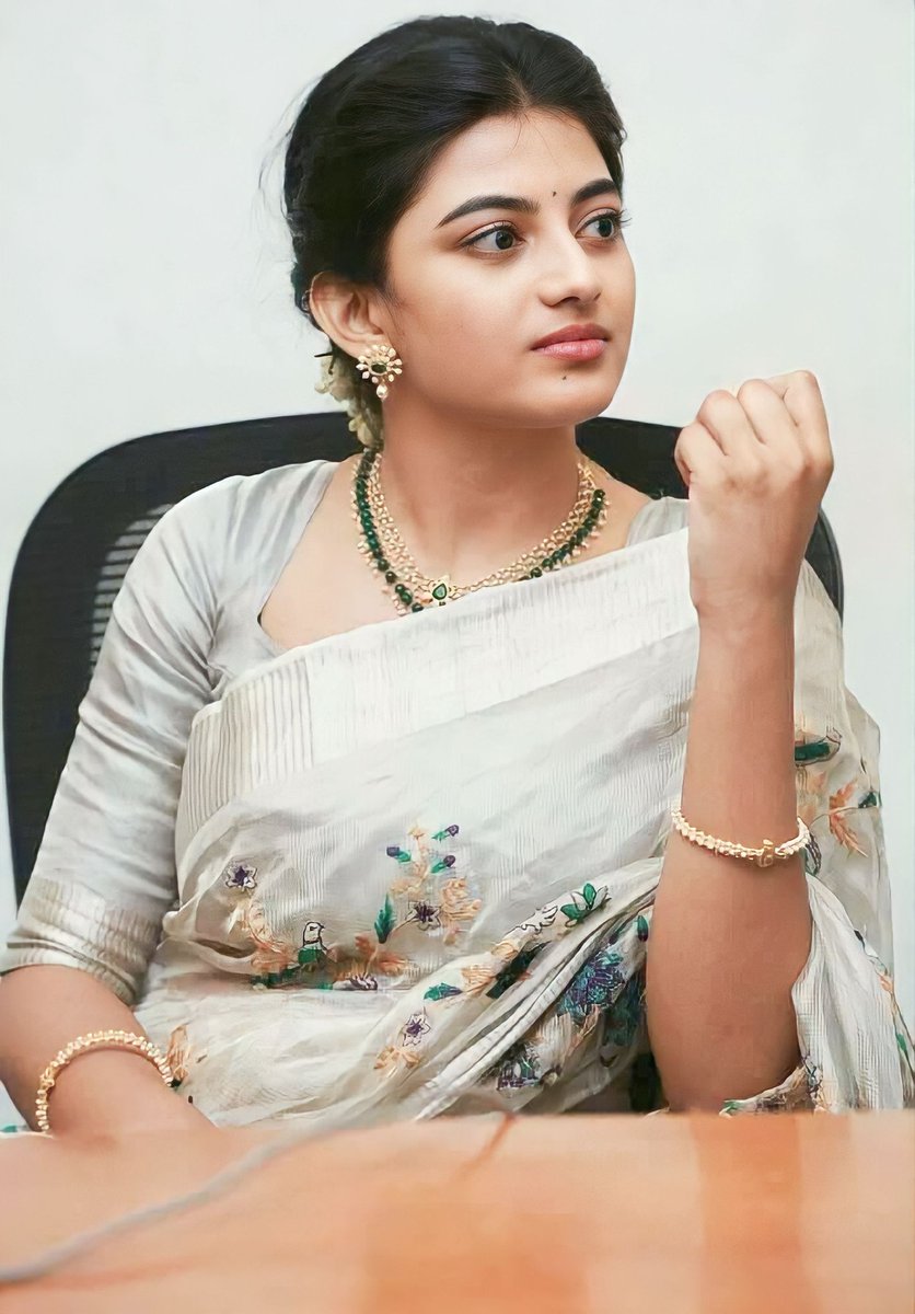 Kayal Anandhi💙 on Twitter: "Reigning my love for the timeless classic white saree 🤍💫! #anandhi # ...