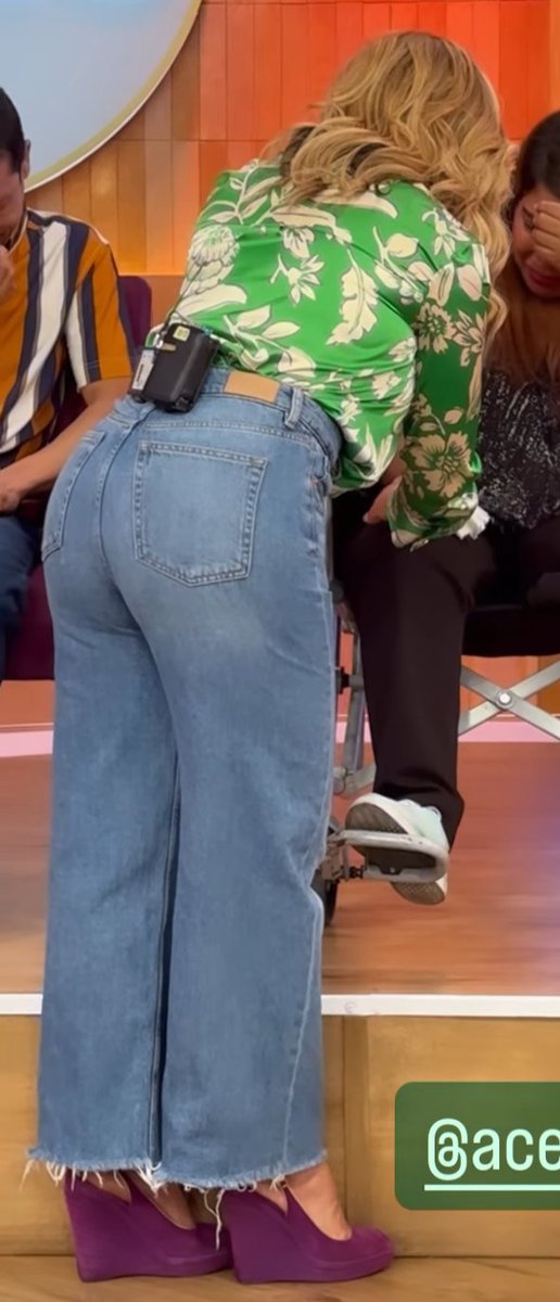 Alejandro on Twitter: "Para darle unas mamadas en el culote 🍑🤤"