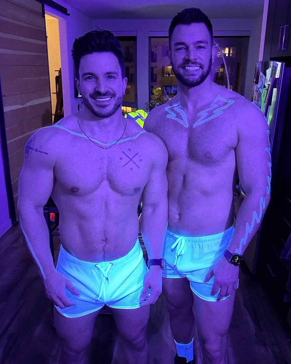 JustinPlus on Twitter: "neon night 🦺"