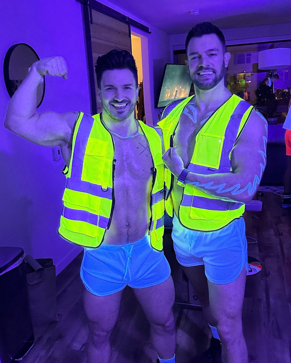 JustinPlus on Twitter: "neon night 🦺"