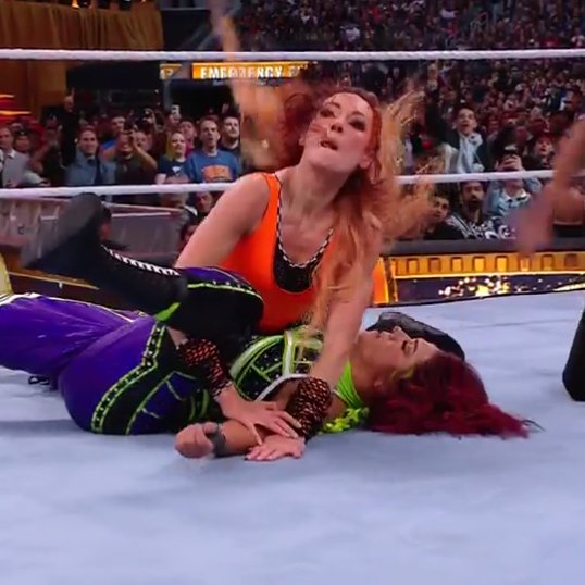 Luigi On Twitter Becky Lynch Lita Y Trish Stratus Se Llevan La