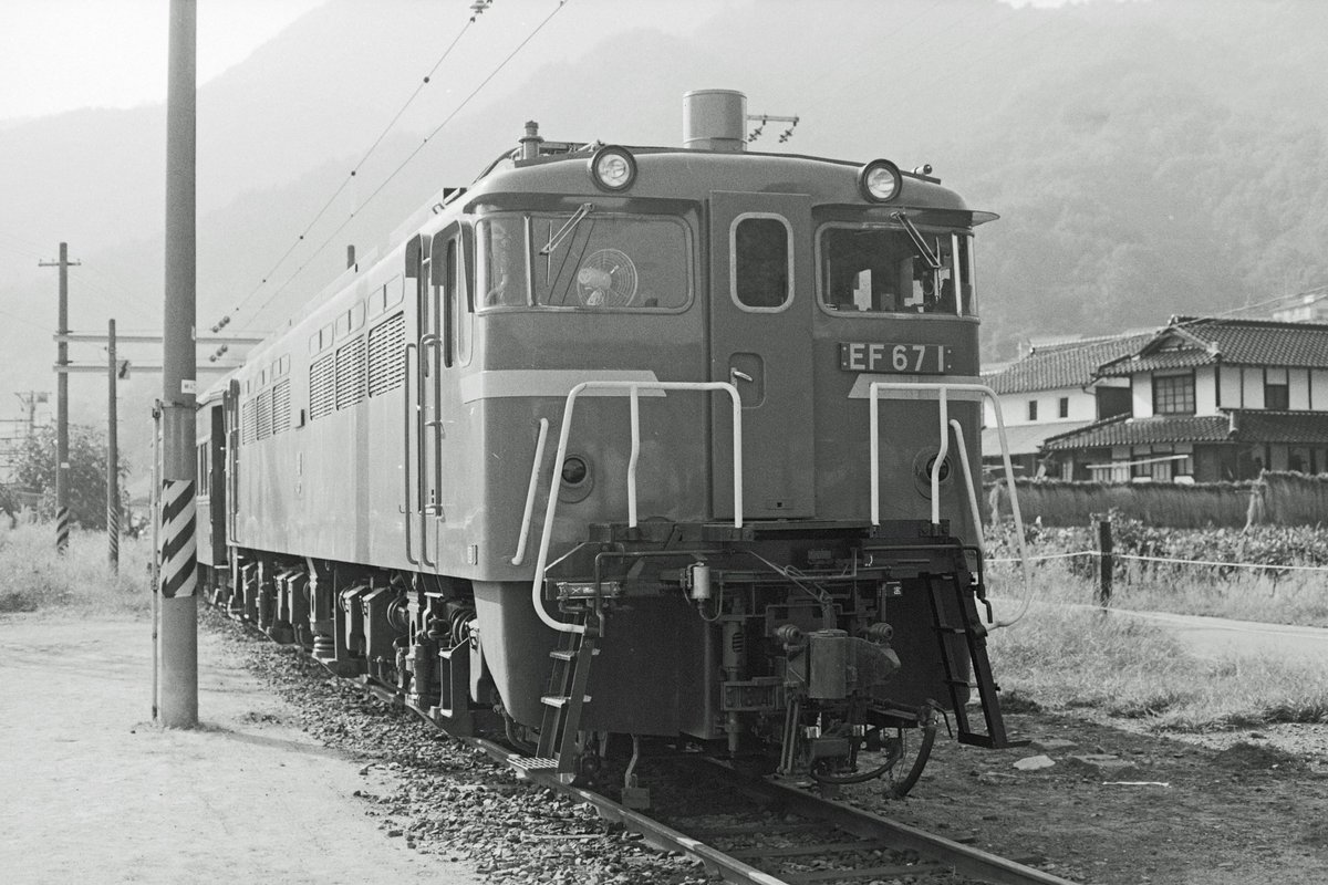 城日野哲太 on Twitter: "なんとか撮ってた #EF61 200番台と #EF67 のトップナンバー"