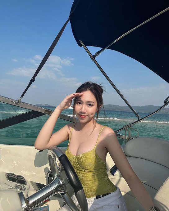 นักกวี on Twitter: "อยากว่ายน้ำกับเธอ . เข้ากลุ่มไลฟ์สด https://lin.ee/Kc6HFbr"