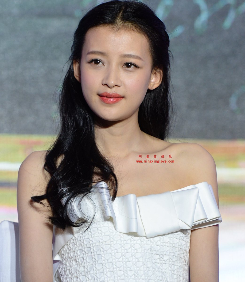 mingxinglove on Twitter: "#孙怡 参加某电影发布会现场花絮照片，性感抹胸裙、光脚高跟造型，高清4K分辨率原图无修 #生图 下载 #明星生图 https ...