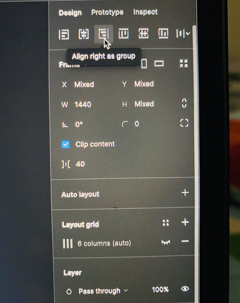 èjìrẹ́ on Twitter: "Just realized holding alt key when I selected multiple frames can align them ...