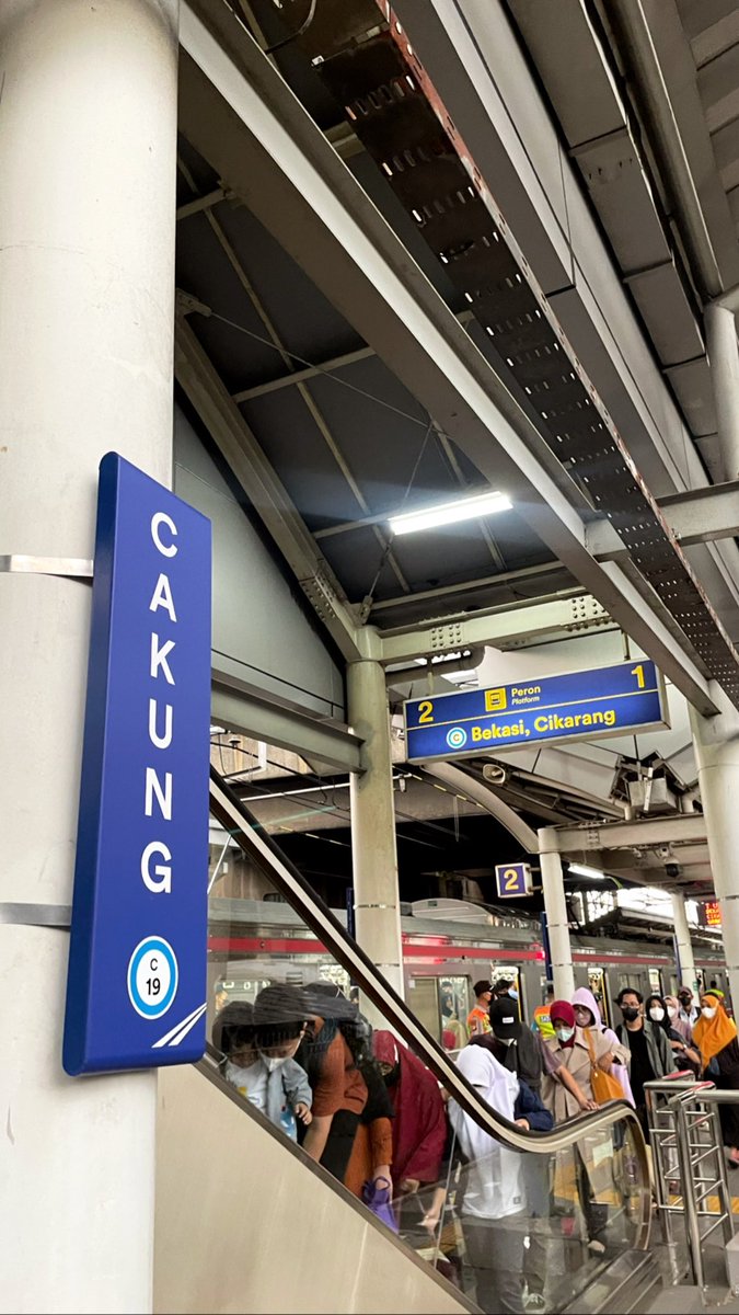 Adriansyah Yasin Sulaeman on Twitter: "New signages on Cikarang Loop Line stations"