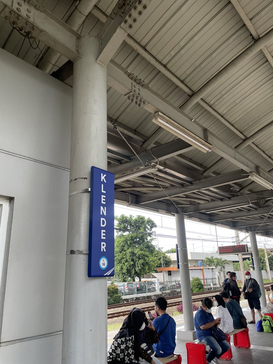 Adriansyah Yasin Sulaeman on Twitter: "New signages on Cikarang Loop Line stations"