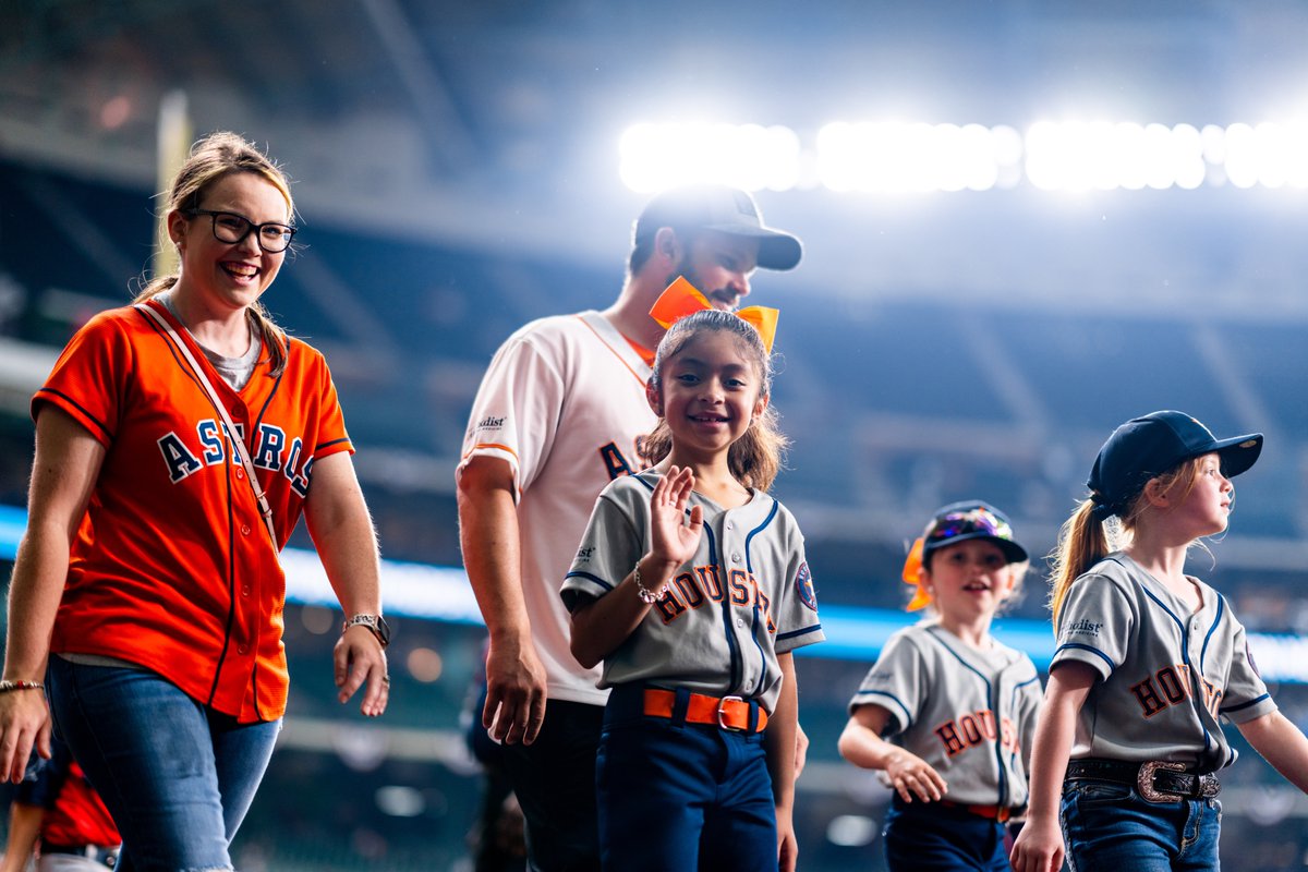 Houston Astros on Twitter: "Members of Houston area Little Leagues had the opportunity to walk ...