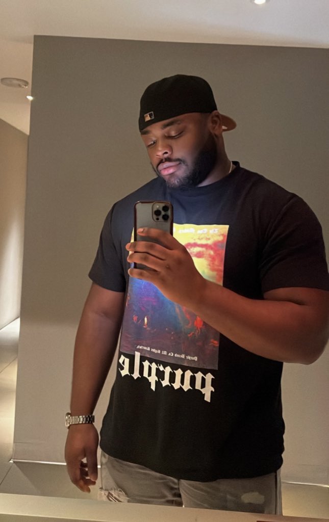 Sean Buffington on Twitter: "all 6’3 & 250 lbs of me 😮‍💨"