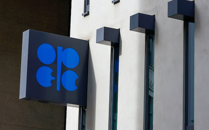 滝田洋一（日本経済新聞） on Twitter: "OPECプラス、原油110万バレル超を追加減産 5月から（日経） https://nikkei.com/article ...