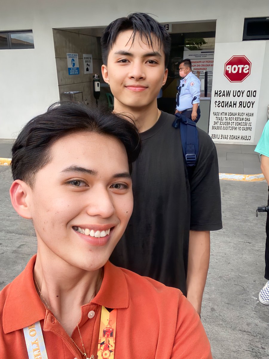 Mark Samarita on Twitter: "CORE MEMORY!! A Thomasian supporting an Isko🫶🏻🐯🌻 Literally, the best ...