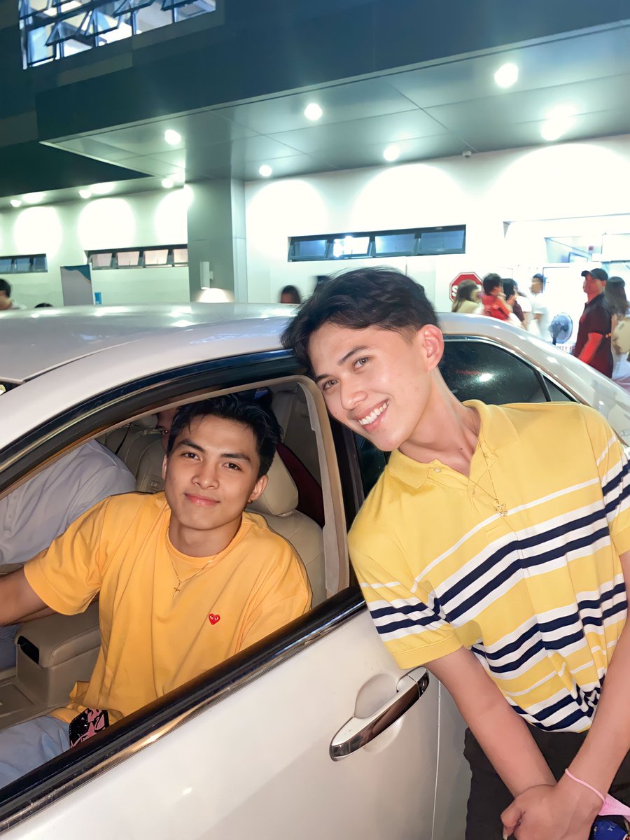 Mark Samarita on Twitter: "CORE MEMORY!! A Thomasian supporting an Isko🫶🏻🐯🌻 Literally, the best ...