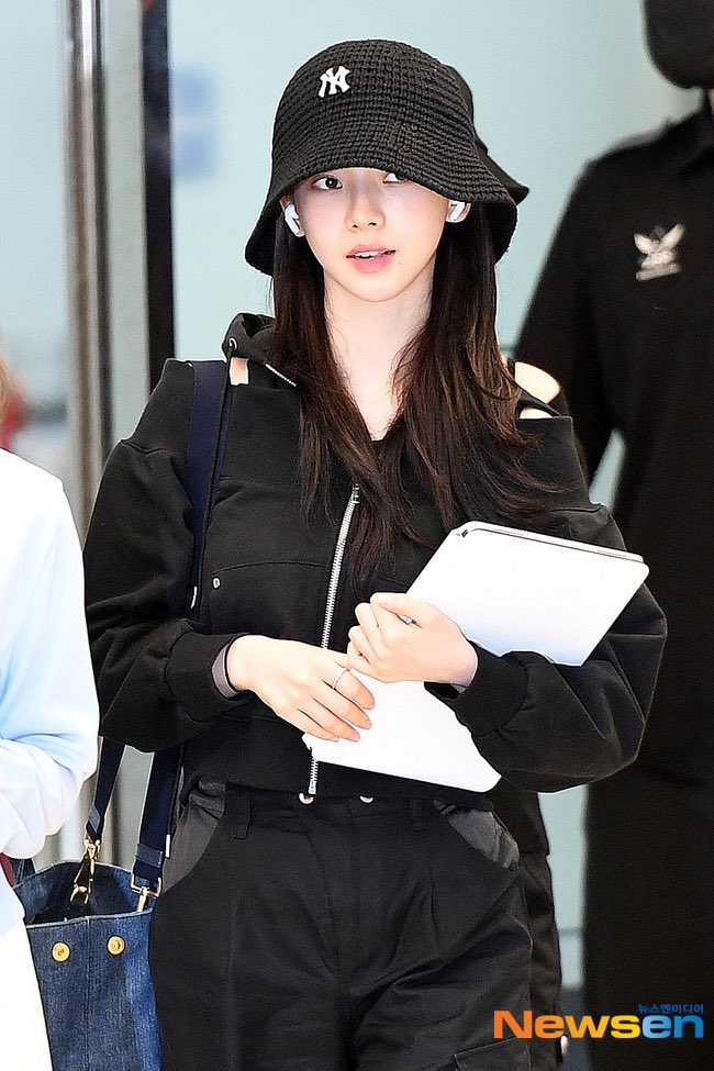 AESPA THAILAND ♡ on Twitter: "RT @theseoulstory: ️ aespa Ningning, Karina & Winter at Gimpo ...