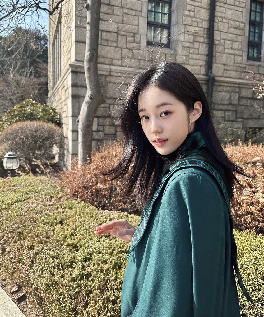 on Twitter: "yoonseo graduating from one of the top university of sk… she’s literally talented ...