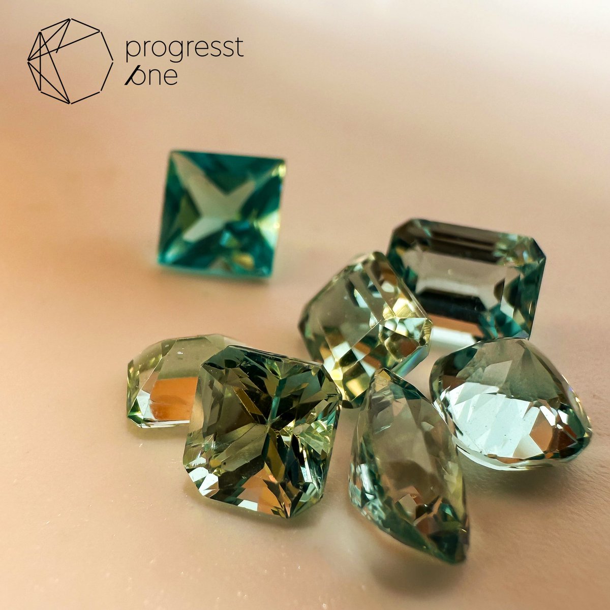 progresstone on Twitter: "近々する予定のゆるライブは アクアカラー #アパタイト の登場 奥に佇むのがネオンブルー このアクアカラーが可愛くて 人気があるかはわかり ...