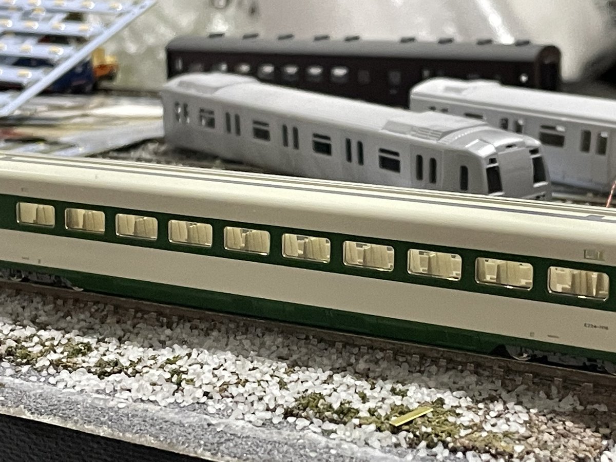 DENSHA.me ® on Twitter: "蓄電式室内灯5K/グリーン車は4kを取り付けたKATOのE2系200系カラーをご紹介致します。"