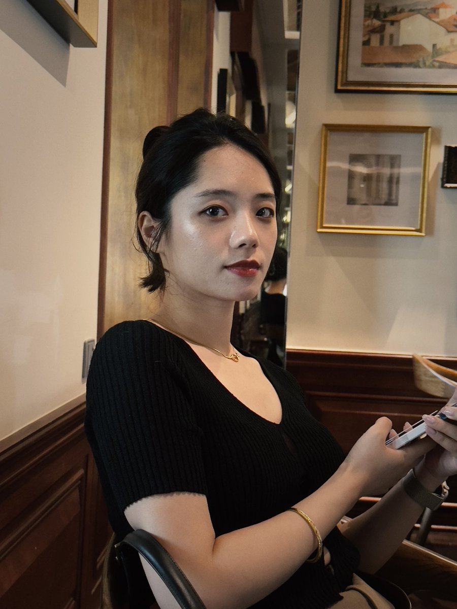 mandalay🍫 on Twitter: "还有😸 最后一张是在1881吃饭 冷的全身发抖🥶 立刻结束去买衣服🫣"