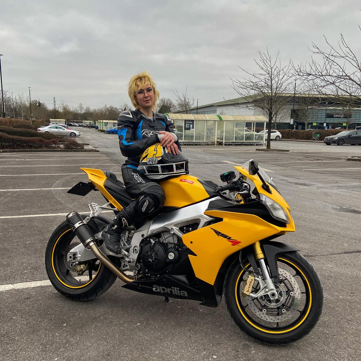 Aprilia Rsv4 Yellow