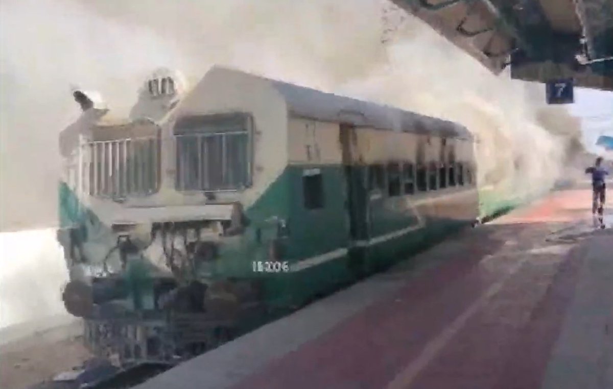 Fire at Botad station destroys 3 coaches of DEMU train | DeshGujarat
