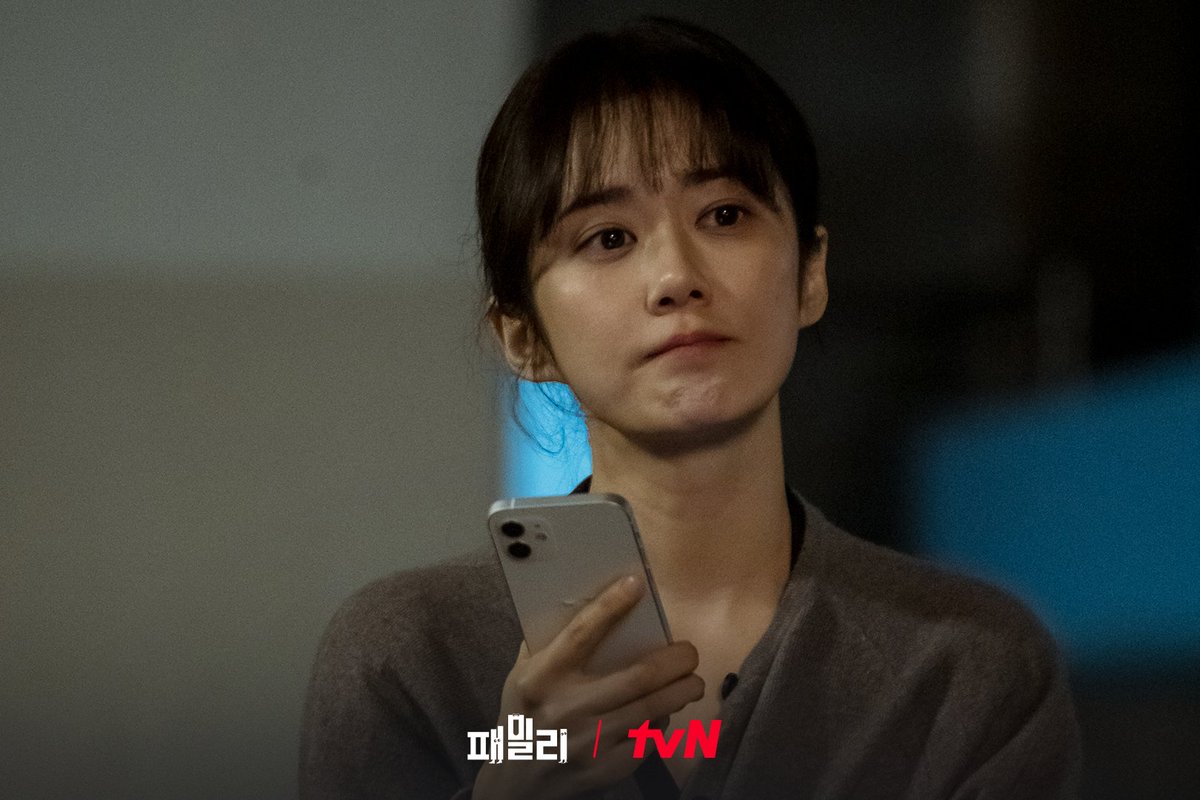 tvN drama on Twitter: "👪1화 비하인드👪 우당탕탕 가족들 사이 매번 사라지는 도훈 😣 보살..아니 유라도 더 이상은 못 참아 ╚(•⌂•)╝ 가족 사수 첩보 ...