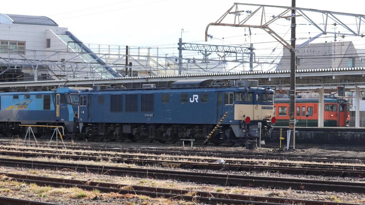 ちくてつ @MORQQ 0405 🍥 on Twitter: "4/16 5463レ？ EH200-17牽引によるEF64-1025、訓練に伴った篠ノ井送り込み回送 篠ノ井駅構内にて。 朝早く ...