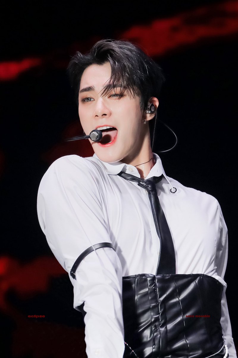 Sushi🌸 | Fan account on Twitter: "Temperature rising🌕 ️‍🔥 #MOONBIN #문빈 #ASTRO #아스트로 #AROHA #아로하 ...