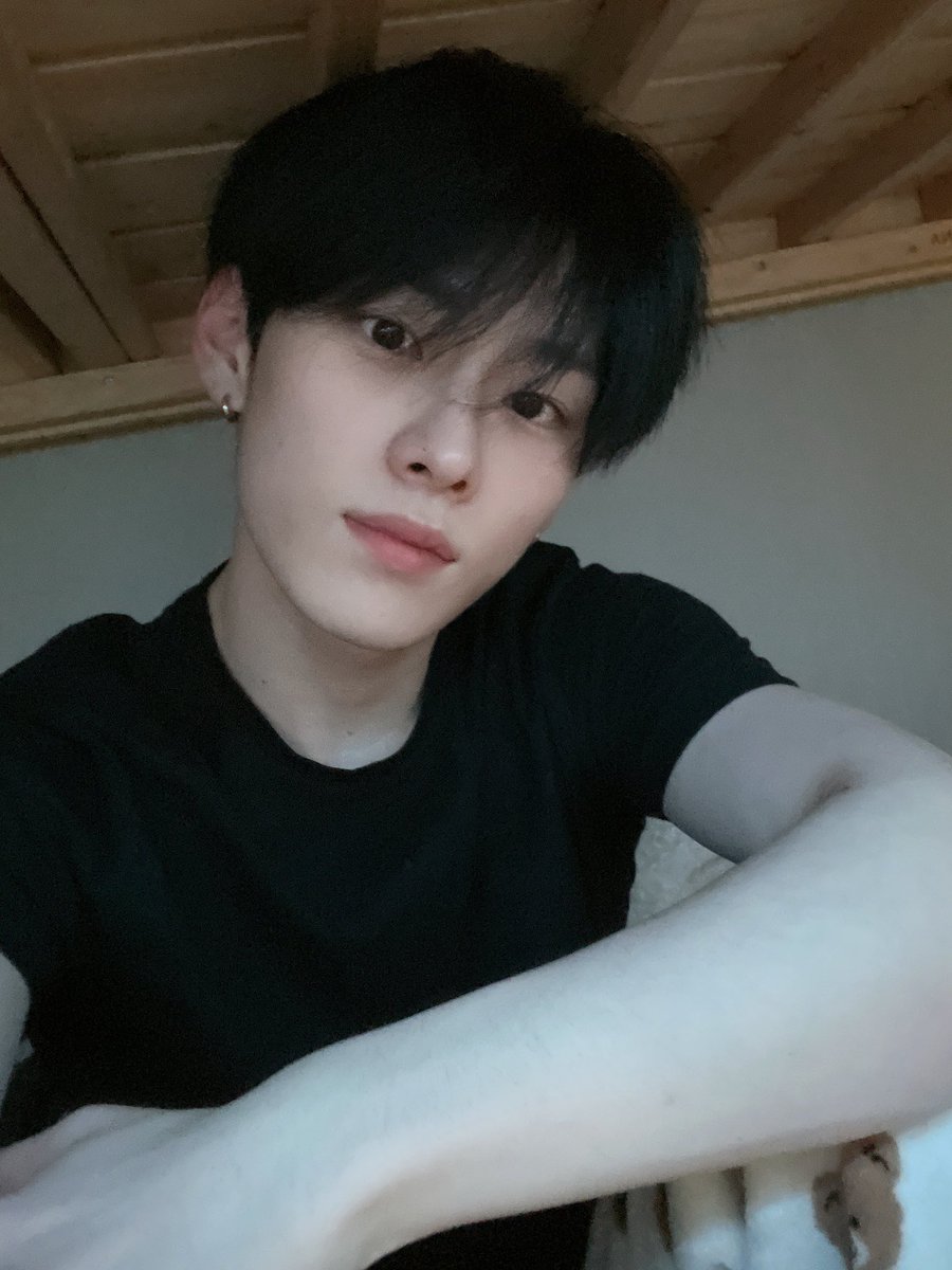 rara ☆ seokeita debut on Twitter: "KYUNGJUN TNX OMG, visualnya kyungjun tuh mirip mirip wooseok ...