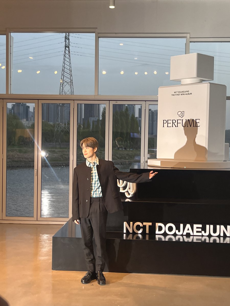 KpopHerald on Twitter: "[NCT DOJAEJUNG DEBUT LAUNCH SHOW] It's getting pretty hot in here as ...