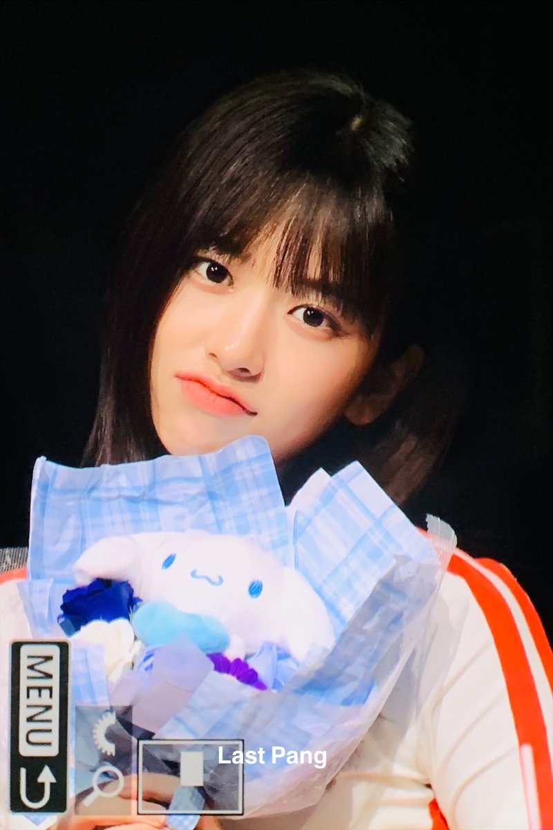 Last Pang on Twitter: "20230416 프리뷰 (3) 시나모롤이랑 똑같애😆 #아이브 #IVE #안유진 #AnYujin #유진 #Yujin #IveIVE ...