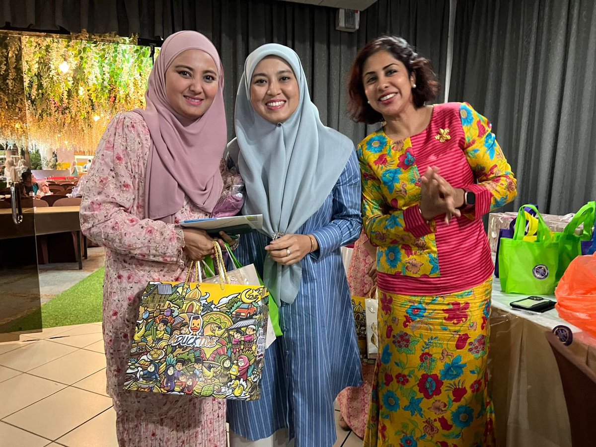 Juwairiya Zulkifli 🇲🇾 on Twitter: "Seterusnya hadiah buat semua pimpinan drp KWP @FadhlinaSiddiq ...