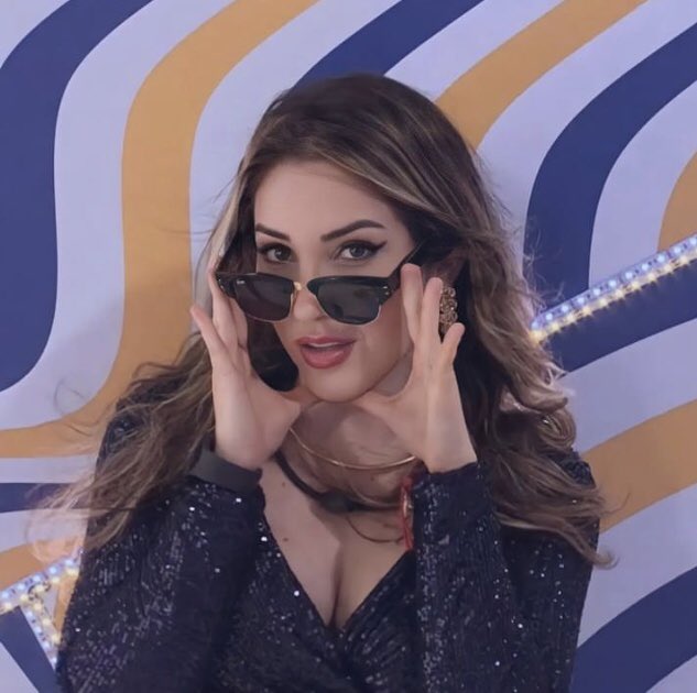 sinful🪢 on Twitter: "RT @jigglycomenta: Ela é como um livro,muitos sabem o nome!! Mas poucos ...